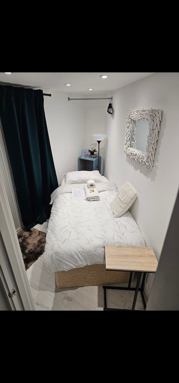 Cosy Bedroom - Dartford Central- Private Entrance - Dartford