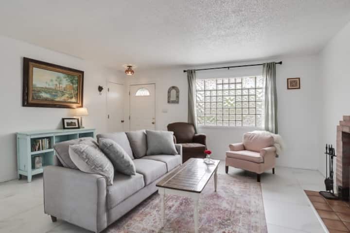 Southwest Bungalow - Río Rancho, NM