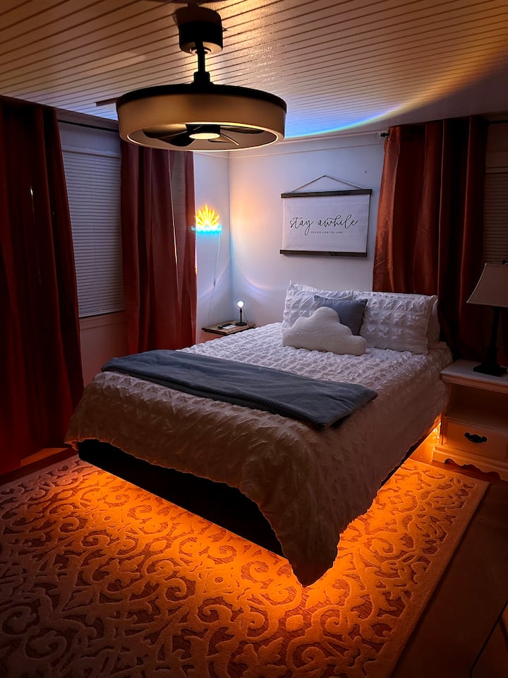 Sunset Suite Downtown - Mobile, AL