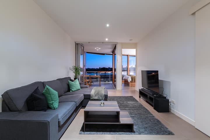 Spectacular Riverview Loft - Balmoral