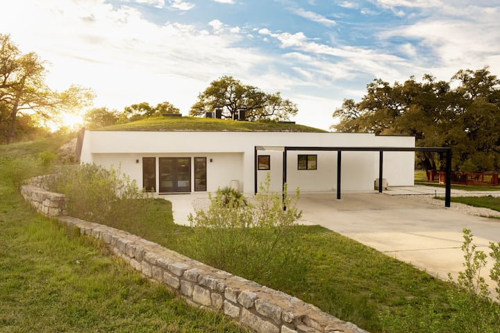 Spacious Earth Retreat | Pool, Spa & Pickleball - Driftwood, TX