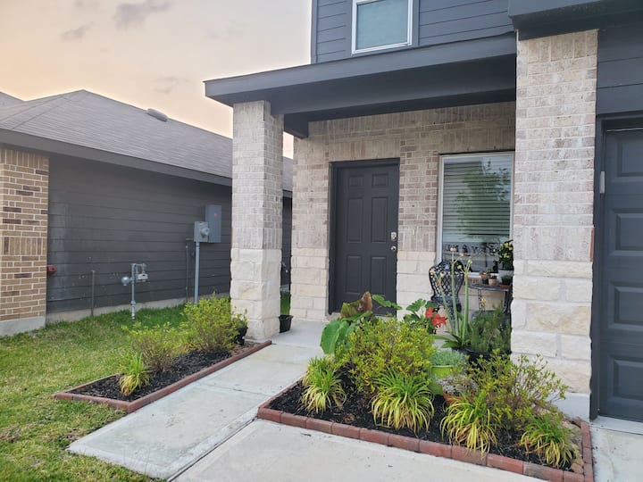 35 Min To Nrg/2 Bedroom/1.5 Bathroom/guesthouse - Houston