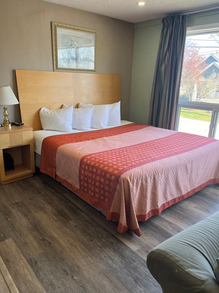 King Bed With Full Kitchen Room - Perth
