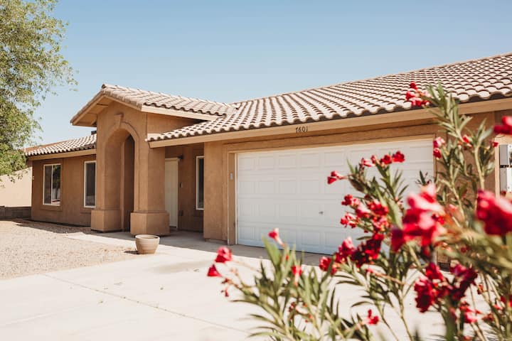 8 Beds+tesla Charger-cozy Yuma Home - Yuma, AZ