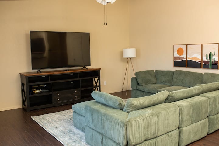 8 Beds+tesla Charger-cozy Yuma Home. - Yuma, AZ