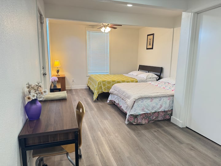 Cm- Room With Private Entry - Storyland, Fresno