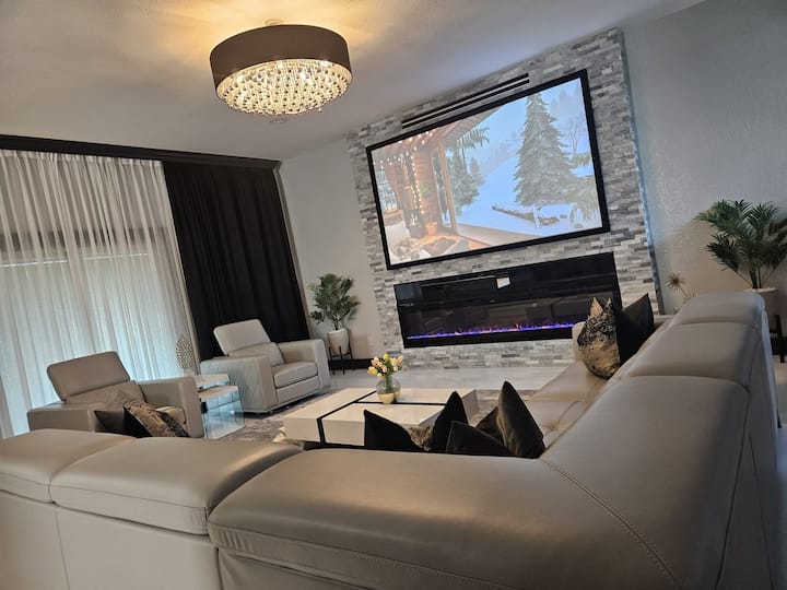 Glam & Fam - Cozy Custom Home
Every Room En Suite - Grand Prairie, TX