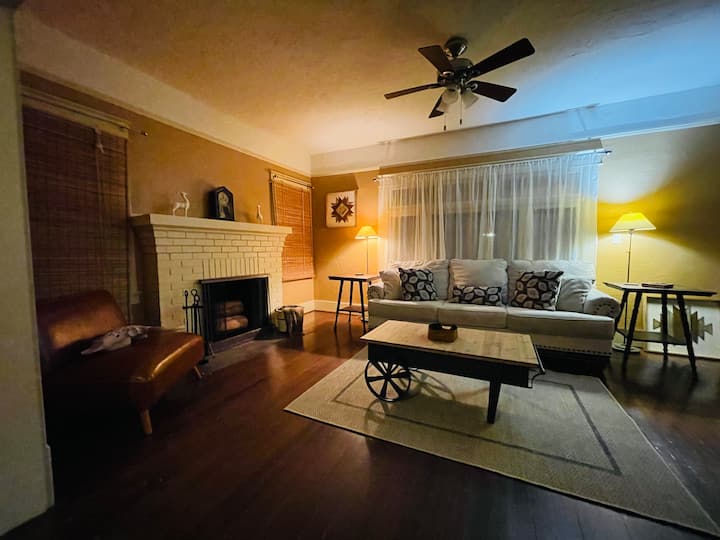 Gorgeous Country Craftsman Home Close To Town! - Salem, OR