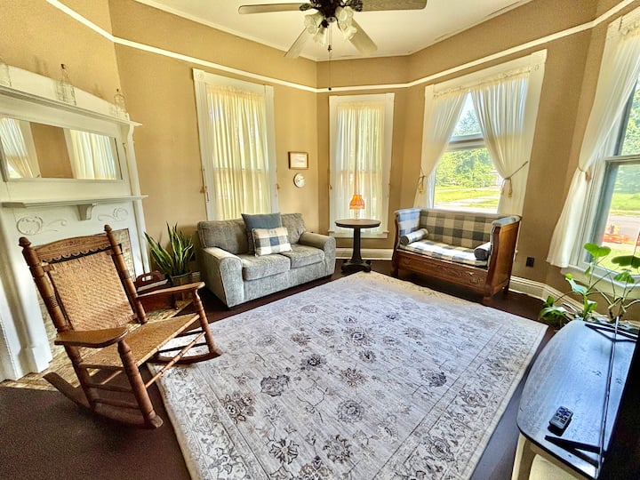 Morgan House -Downtown Victorian/sleeps 9/big Yard - Fort Smith, AR