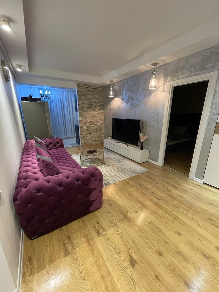 Glamour Apartment Near Airport - Bucharest