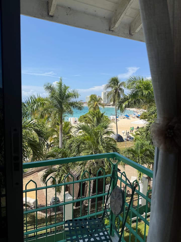 Balcony Beach View, Beach Access - Jamaica