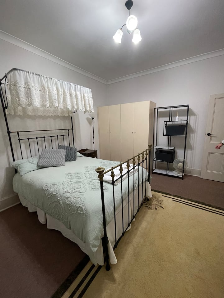 Double Room In A Beautiful 1860’s Terrace - Goulburn