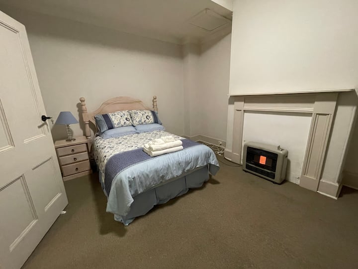 Cosy Warm Double Room In 1860’s Terrace - Goulburn