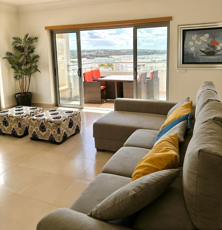 Luxe Retreat - Ocean Views - Portimão