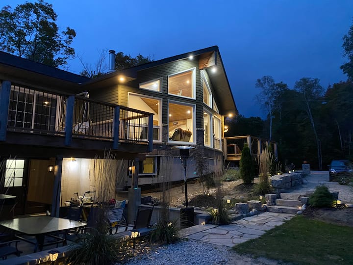 Sunset Villa: Hot Tub, Gym - All Season Retreat - Sauble Beach