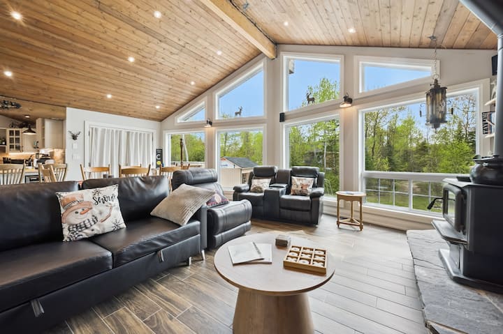 Sunset Villa | Hot Tub | Ac | All Season Retreat - Sauble Beach