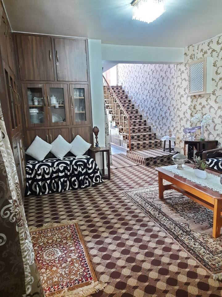 Empress Room | Riverside B&b - Srinagar