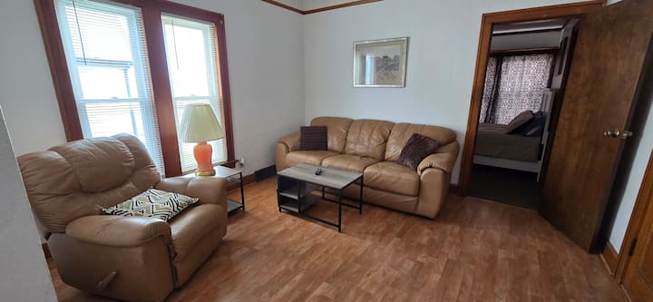 Peaceful 2br Apt Close To Downtown Cedar Rapids - Cedar Rapids, IA