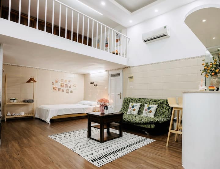 2’ To Hoan Kiem Lake/heart Of Old Quarter/netflix - Hanoi