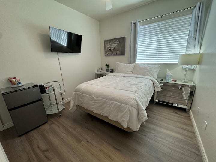 Cozy Retreat [Full Bed] - Victorville, CA
