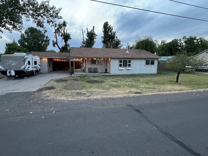 Simple Living Town House - Lakeview, OR