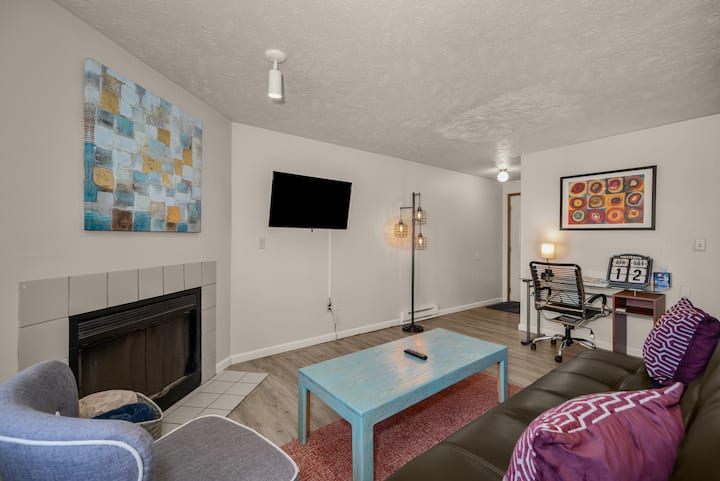 Beautiful 2 Br Apt4 | Workspace | Keurig | Ac - Spokane Valley, WA