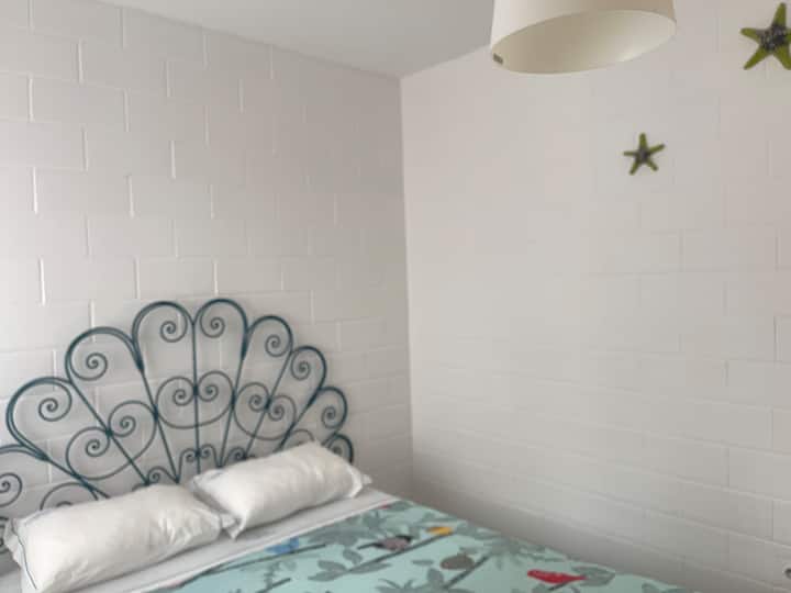 Vila Fidalgo-quarto-cantinho &Banho Privado - Nazaré