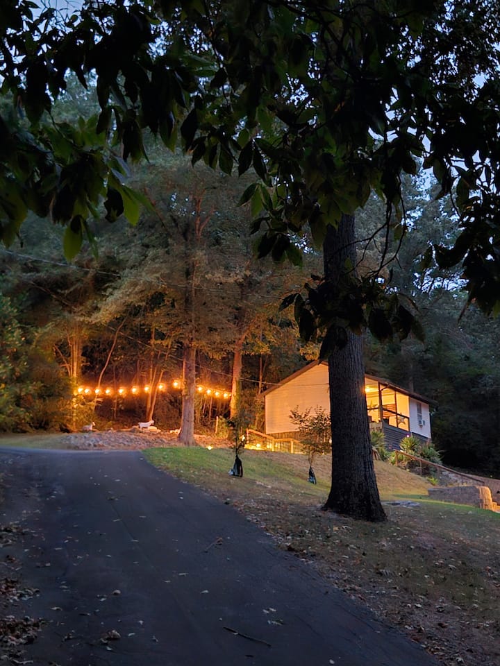 Perfect Cabin For Your Special Getaway - Guntersville, AL