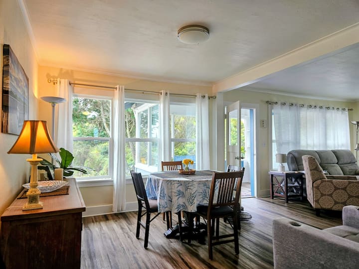 Bayview Cottage Gem Above Historic Bay Front - Newport, OR