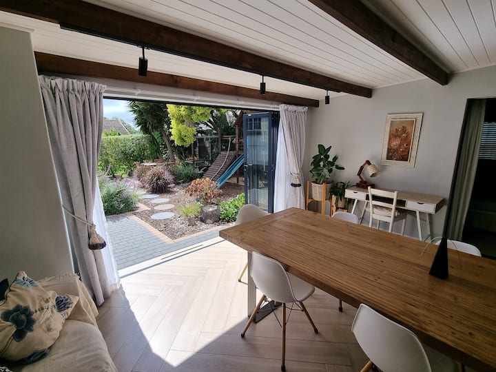 Spacious Lanes Cottage. Garage & Backup Power - 케이프타운