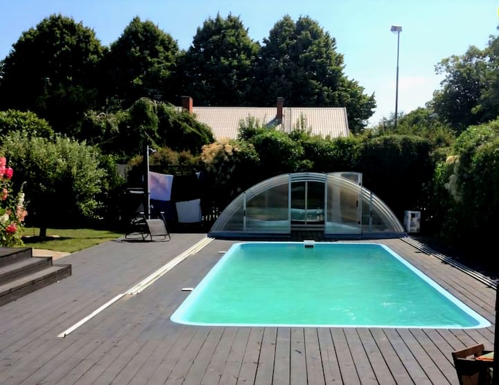 Historical And Lush Pool Villa - Malmö