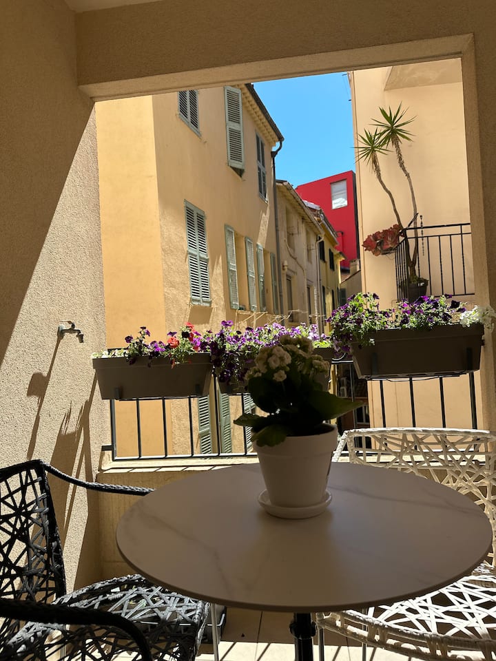 Квартира на набережной в Порту. Двор первой линии. - Cannes