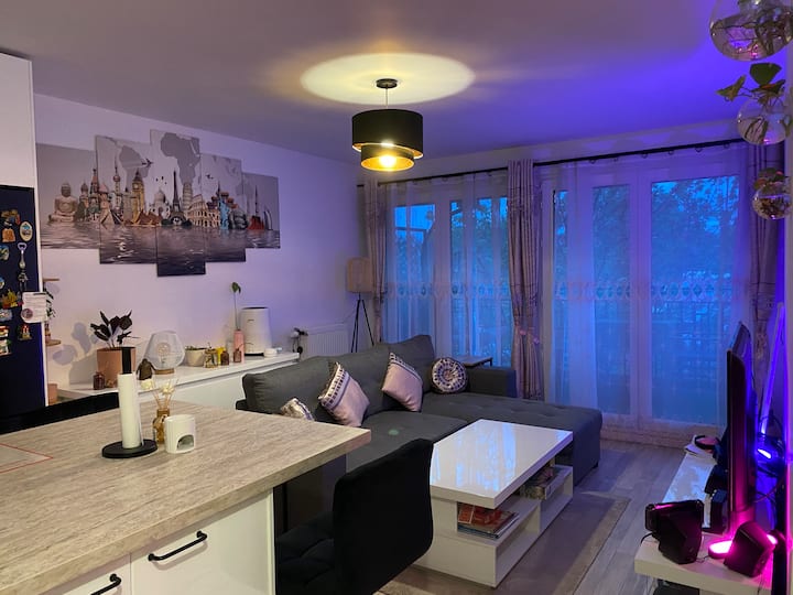 Spatial & Spacious Room With Sunset Near Paris - La Courneuve