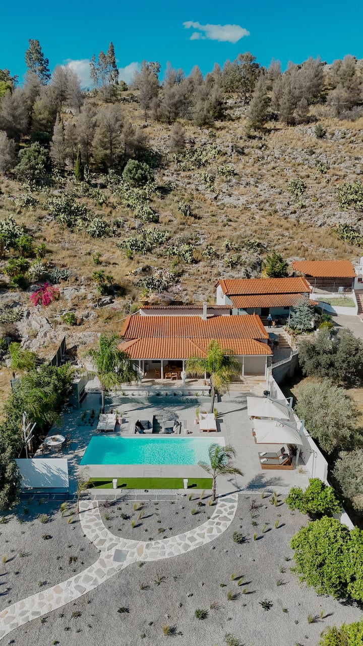 Two Individual Villas Pool & Spa Tub 8 Guests - Нафплион