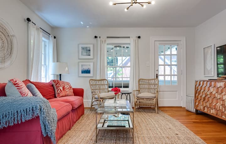 The City Charmer-dwtn/pets, Mordecai, Restaurants - Raleigh, NC