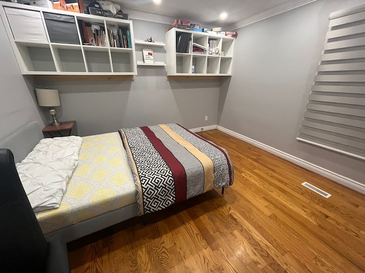 Private Bedroom With Desk - Brampton
