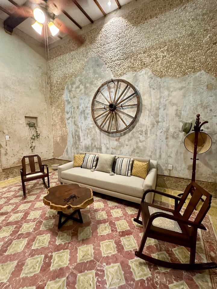 Casa Labná / Barrio San Francisco - Campeche