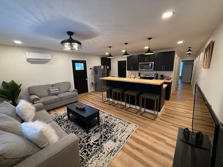 Mountain Momma Suite At Wild & Wonderful Retreat - Hurricane, WV