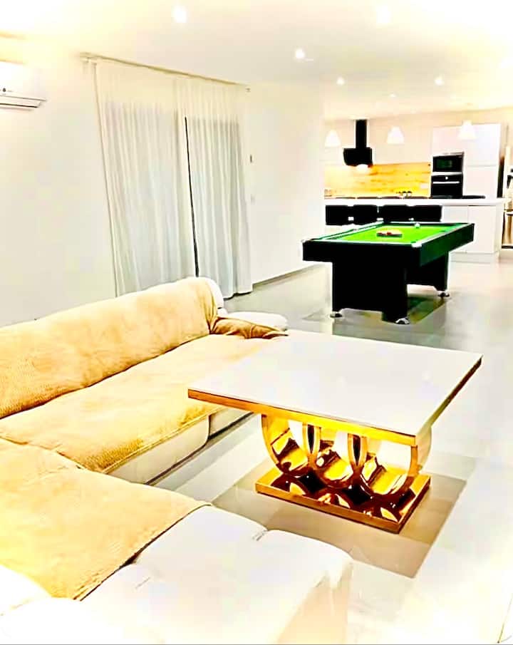 Villa Neuve 220m2 
5 Chambres 6 Lits Doubles 2wc - Côte-d'Or