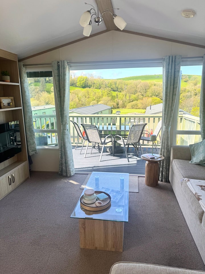 Coastal Retreat Aberaeron, Deck, Pool, Gym & Views - Wales