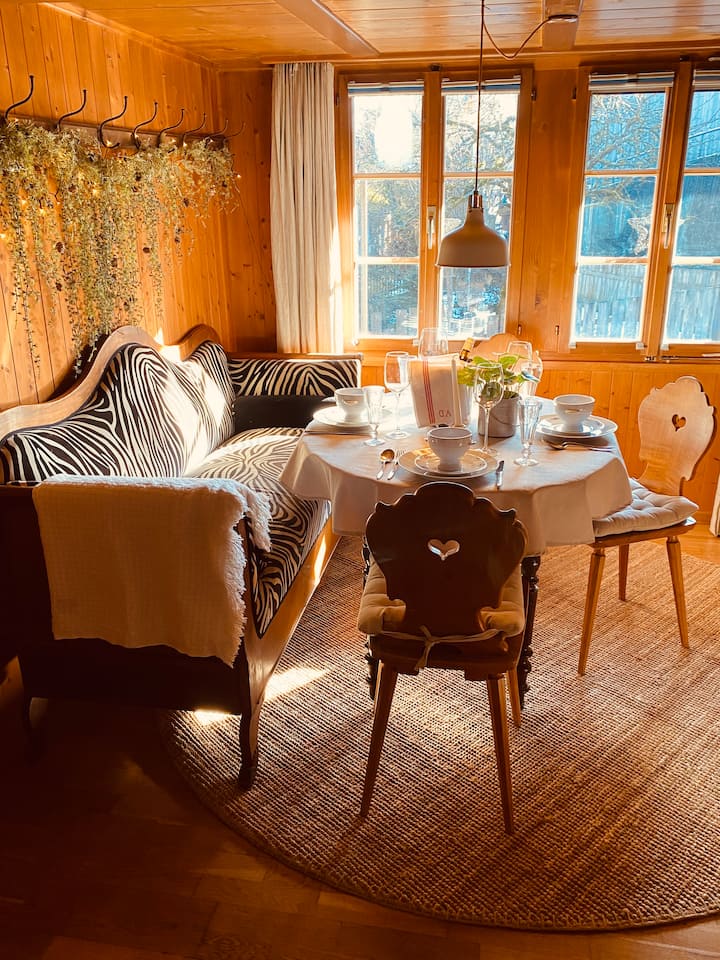 Idyllisches Häuschen Mit Kachelofen Nahe Bern - Schweiz