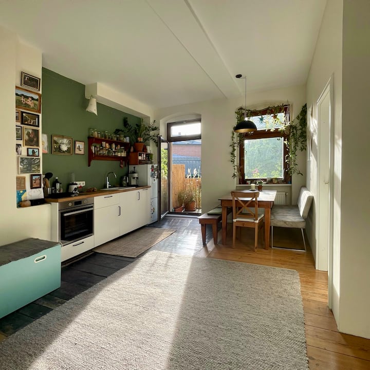 Peaceful, Bright, Central Flat W. Balcony - Berlin