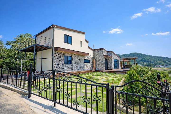 양평/비대면/글램핑 바베큐장과 편백나무를 품은 하우스/하나로마트 차로3분 거리/서울 1시간 - 지정면