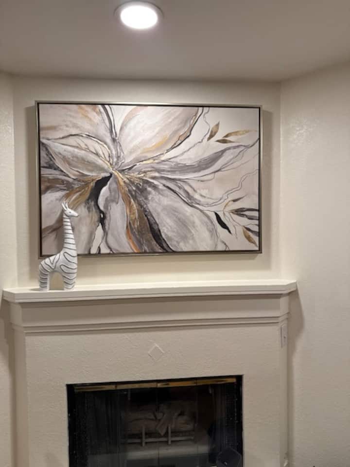 New Refurbished Stylish 2 Bedroom 2 Bath Unit - Aurora