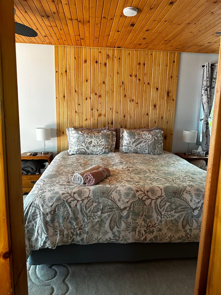 Steffan's Treetop Hideaway - Elliot Lake