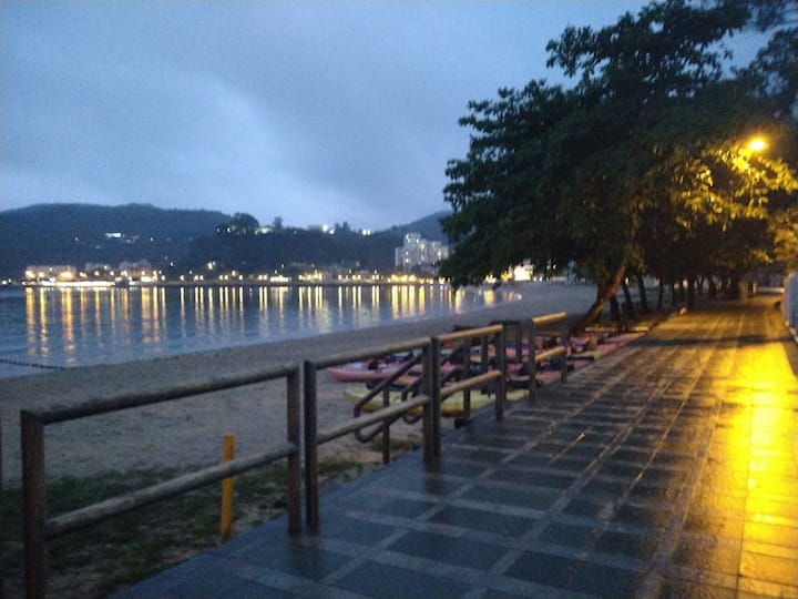 Relax With Family At This Peaceful Place To Stay - Hong Kong Airport (HKG)