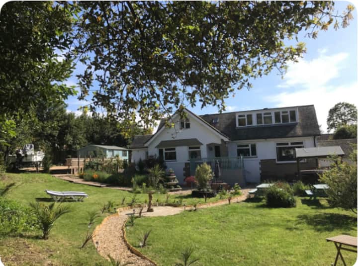 Large House, Big Garden, Games Room, Sea/town - Isle of Wight