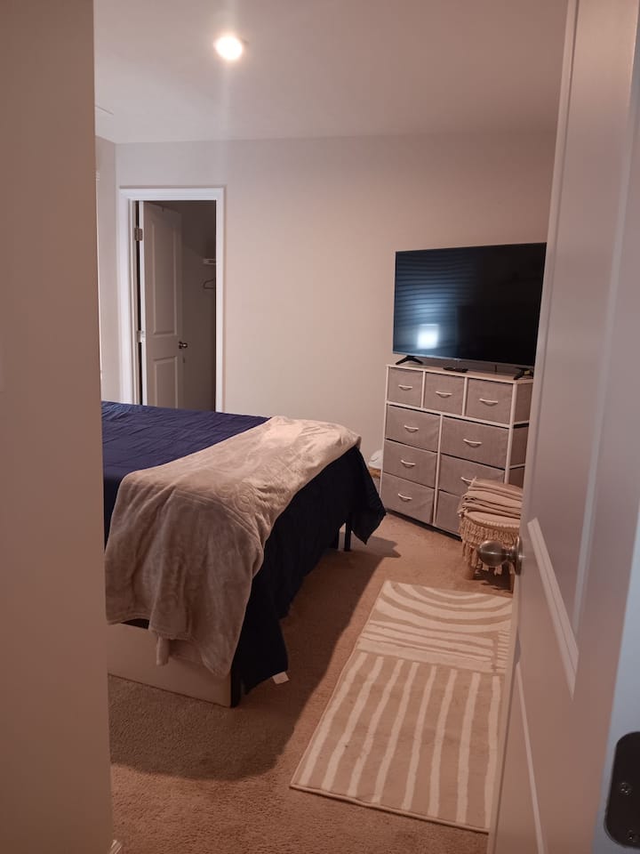 Comfortable And Comfortable Bedroom #4 - Pendleton, IN
