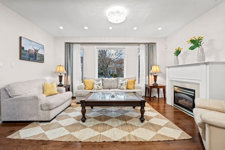 Open-concept Elegance | Fireplaces, Bbq & Yard - Brampton