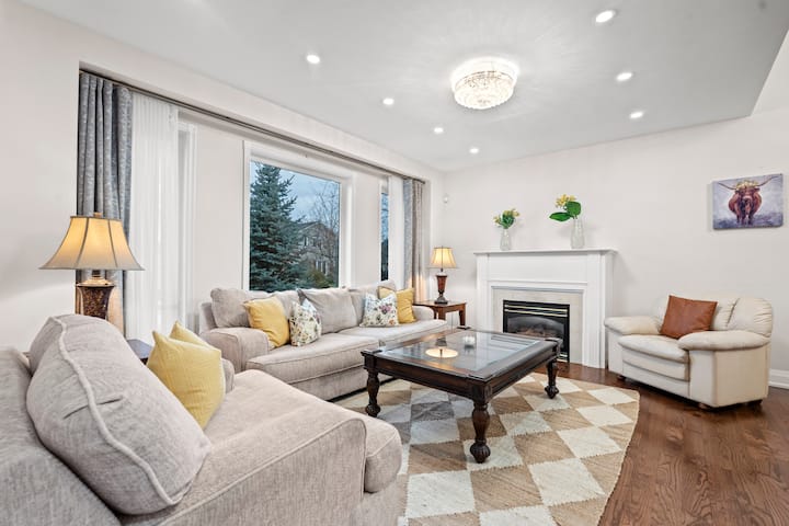 Family-friendly 5-bedroom Retreat, Fireplace & Bbq - Brampton